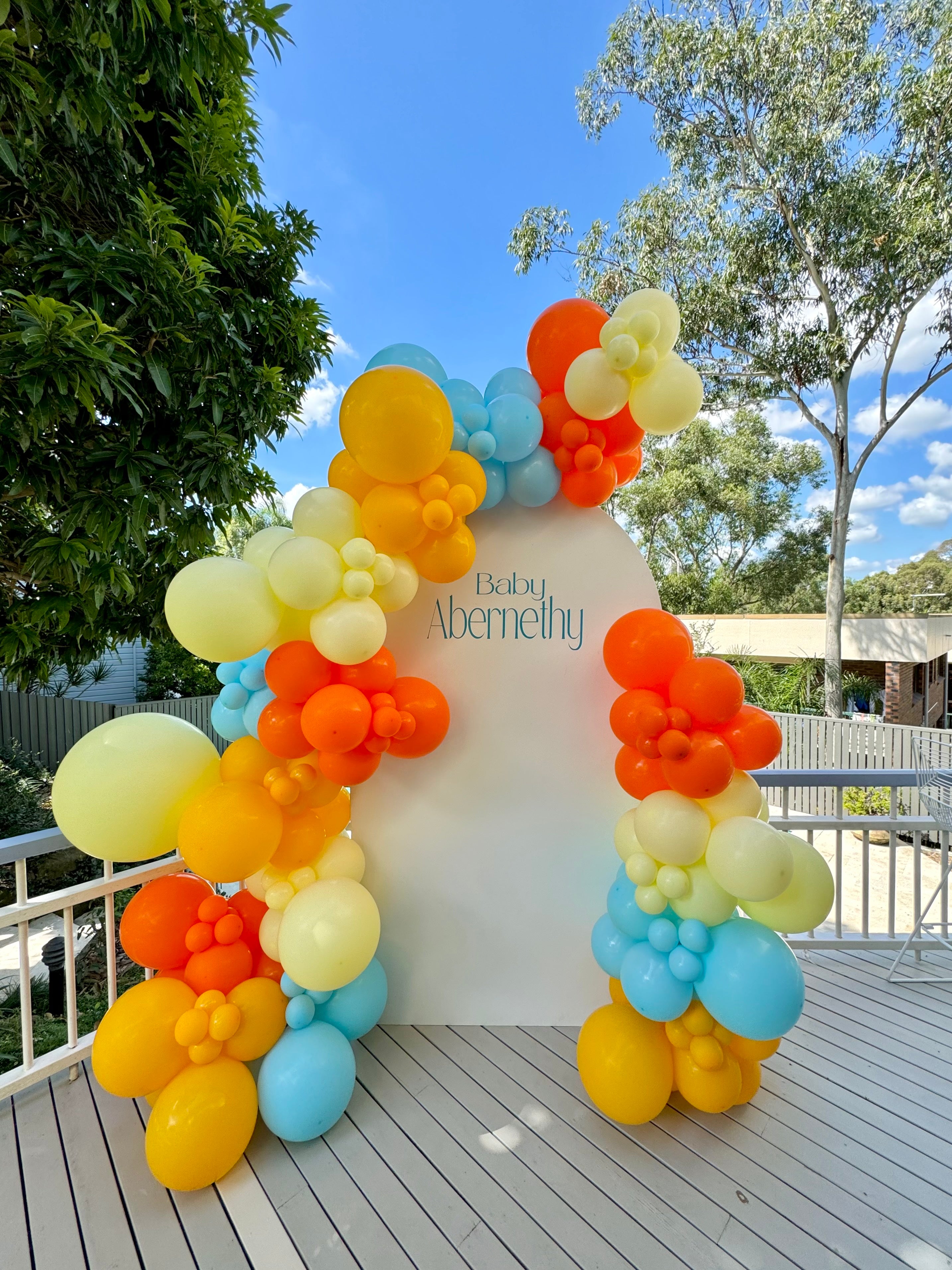 SINGLE ARCH BALLOON BACKDROP – Rainbow Events